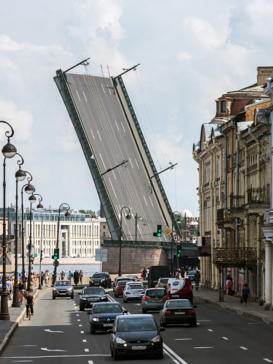 We know they move, but how do they work? St.Petersburg’s soaring ...