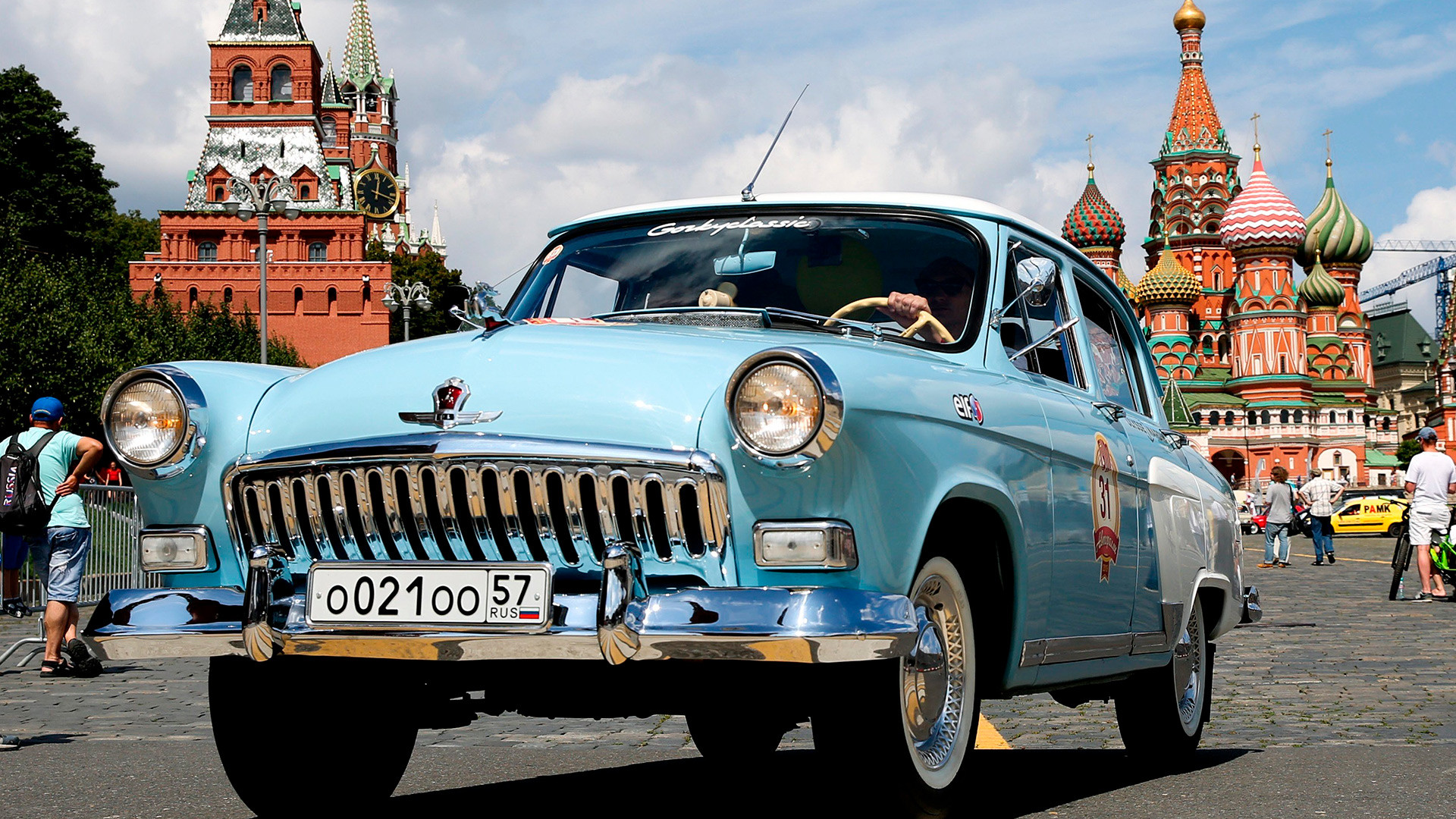 114 RETRO cars hit Red Square (PHOTOS) - Russia Beyond