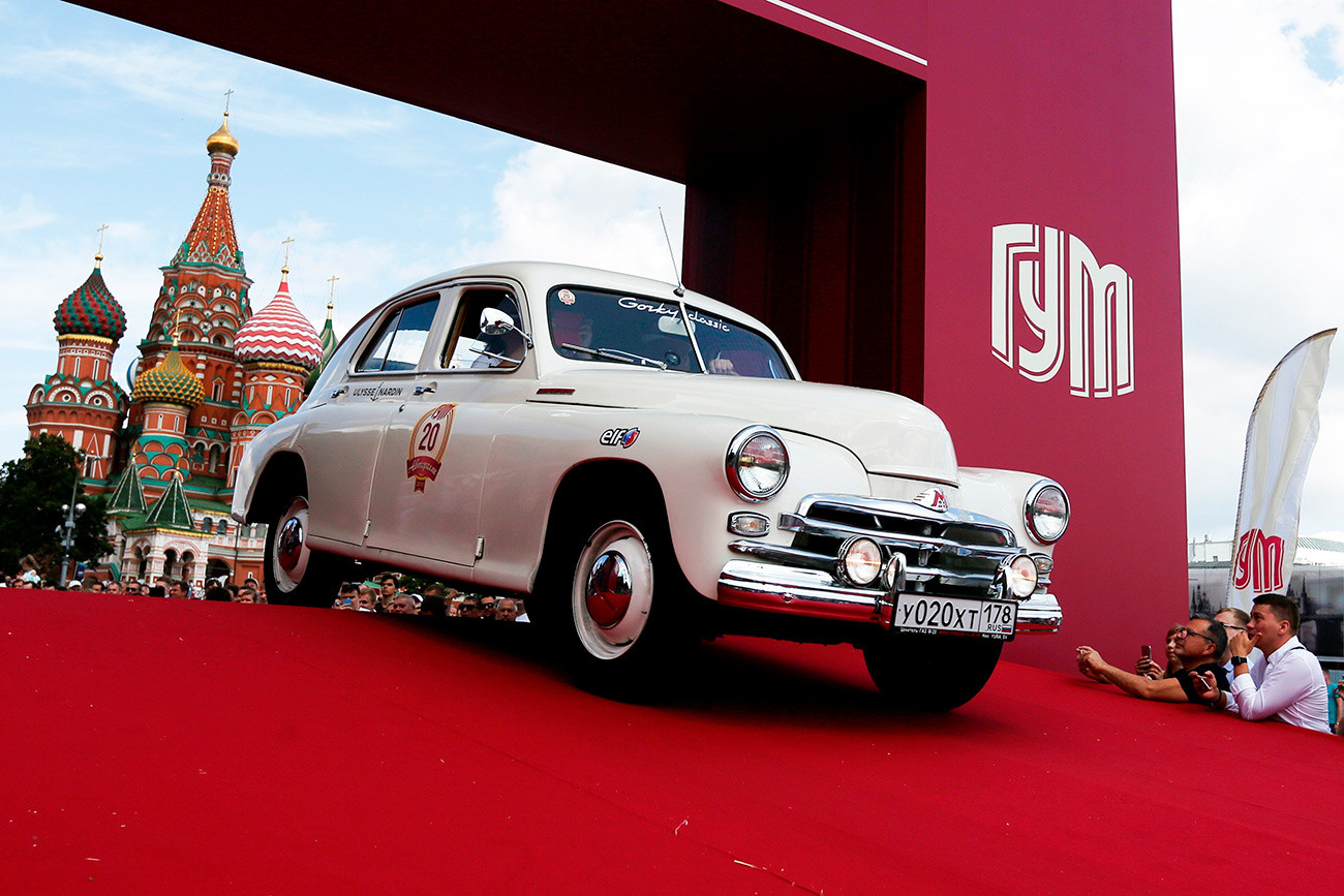 114 RETRO cars hit Red Square (PHOTOS) - Russia Beyond
