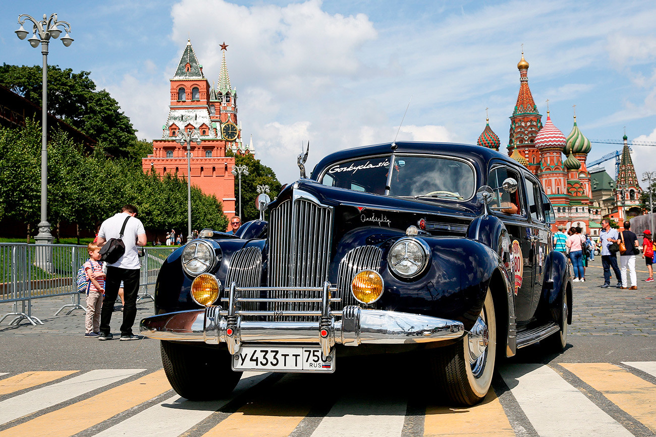 114 RETRO cars hit Red Square (PHOTOS) - Russia Beyond