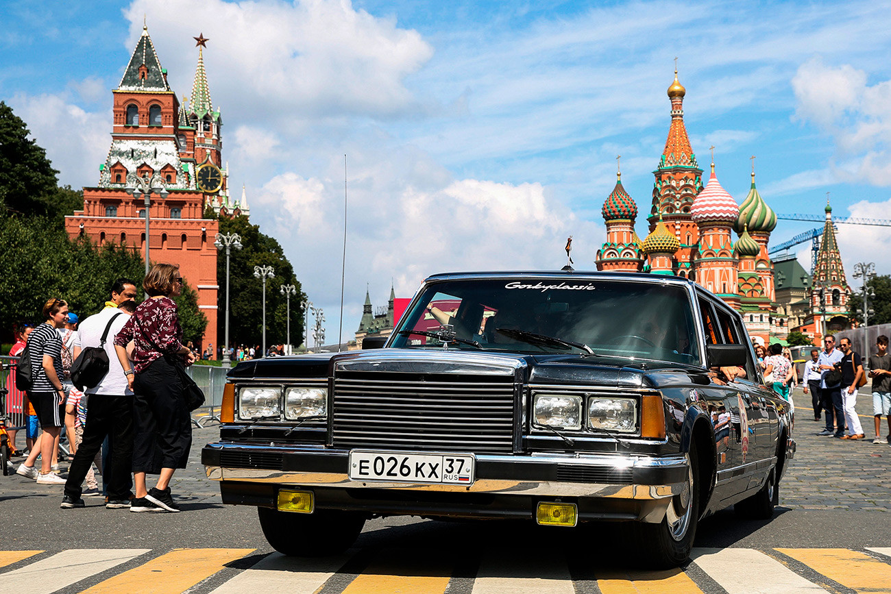 100 Retro-Autos auf dem Roten Platz (Fotos) - Russia Beyond DE