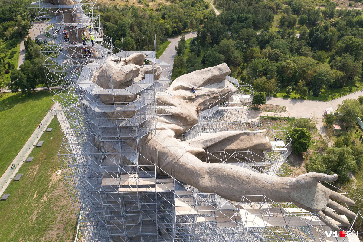 Giant Motherland Calls monument gets an EPIC facelift (PHOTOS) - Russia ...