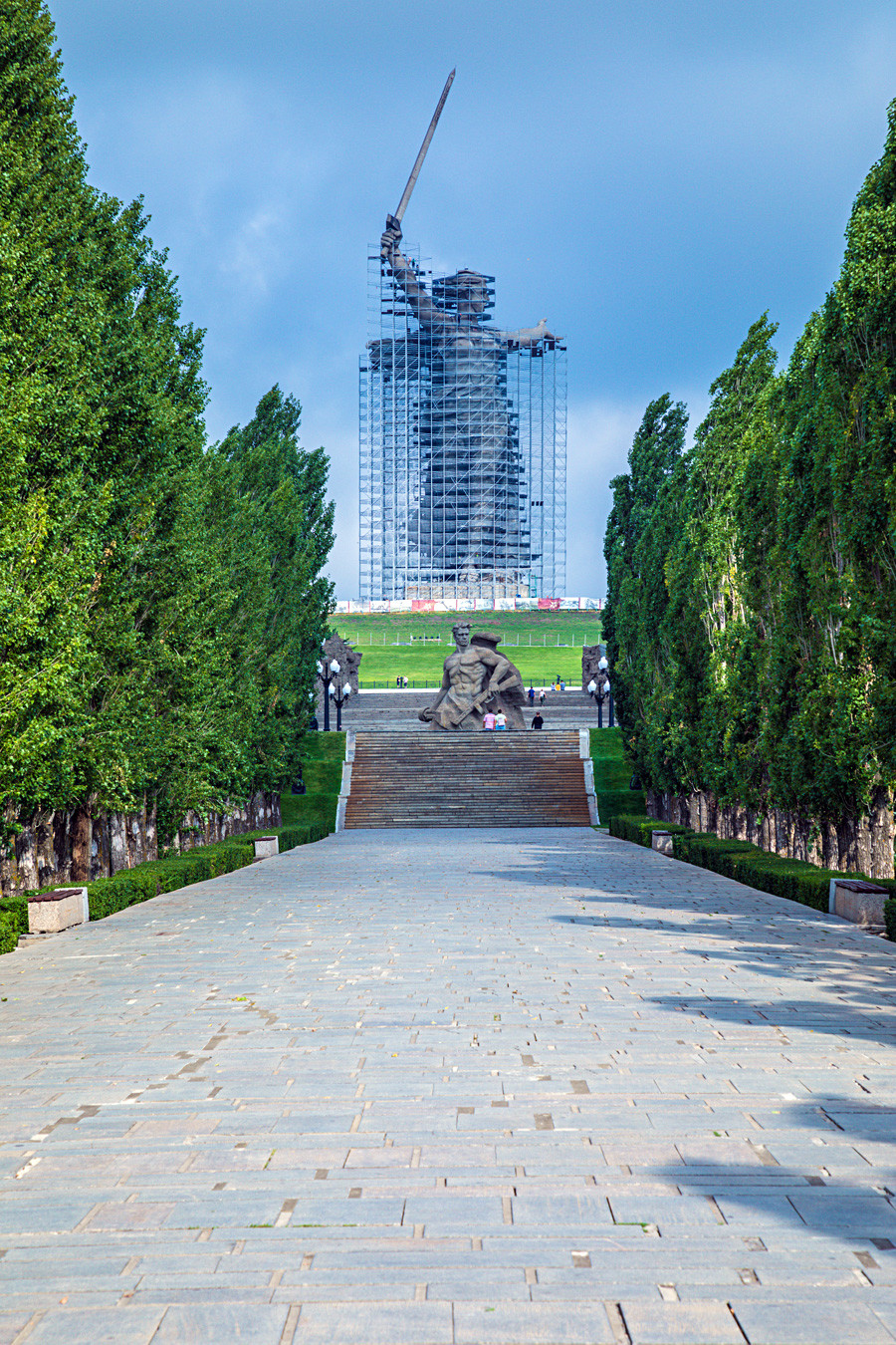 Giant Motherland Calls monument gets an EPIC facelift (PHOTOS) - Russia ...