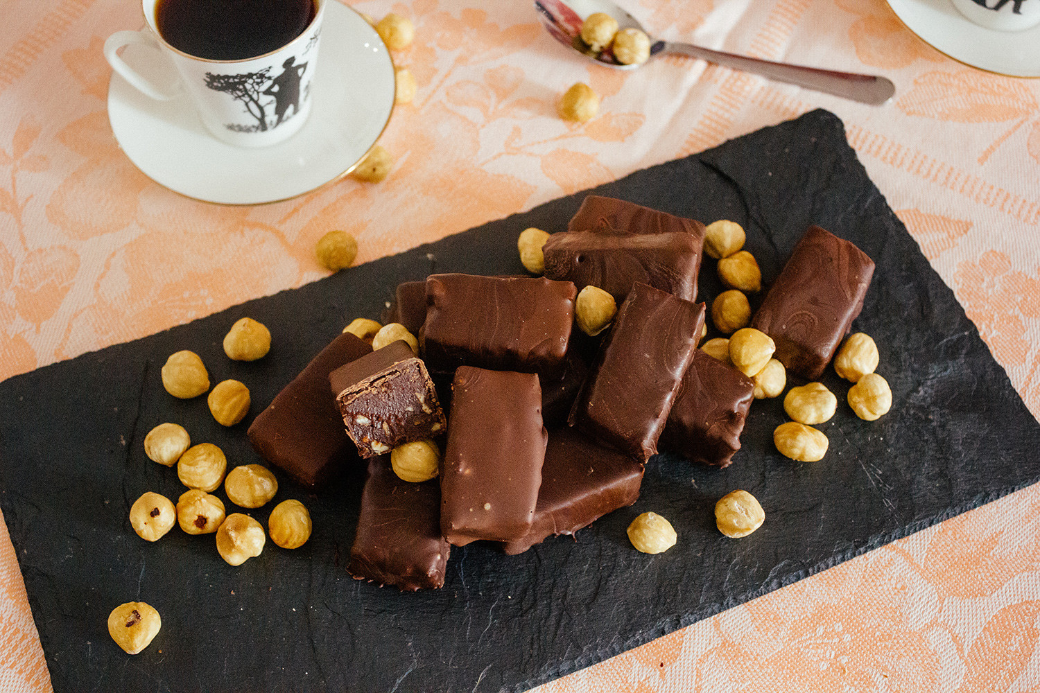 How to cook Soviet praline with crushed hazelnuts at home - Russia Beyond