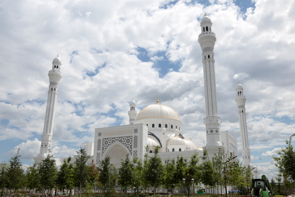 Chechnya Resmikan Masjid ‘Kebanggaan Muslim’, Terbesar Se-Eropa ...