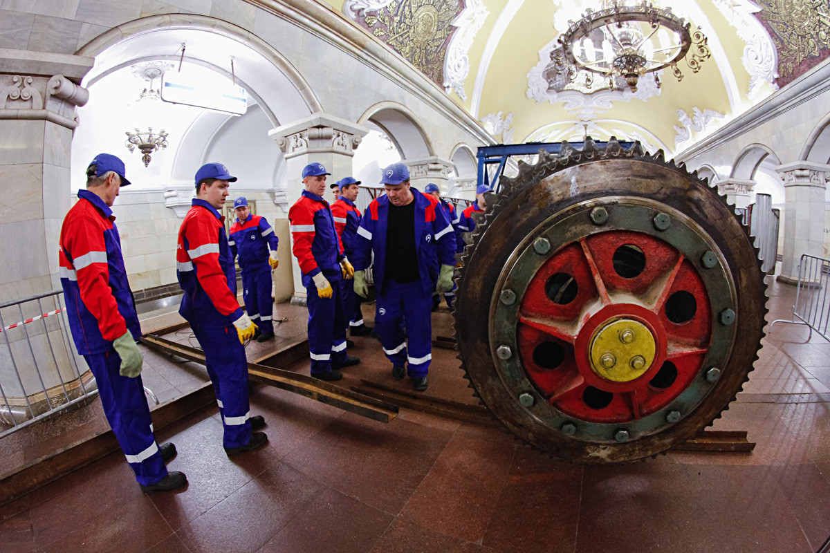 Why is the Moscow Metro so fast and efficient? - Russia Beyond