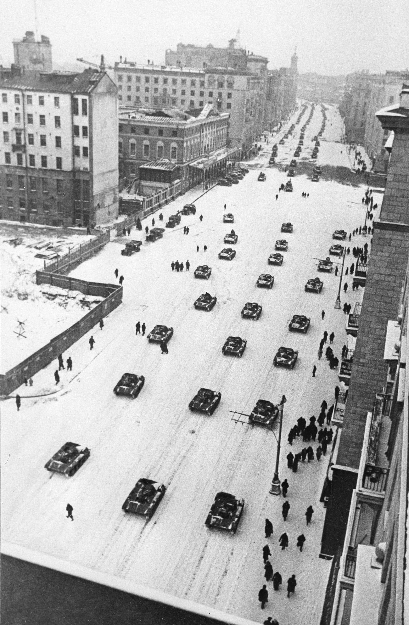 S parade na fronto: Kako so Sovjeti proslavljali oktobrsko revolucijo v ...
