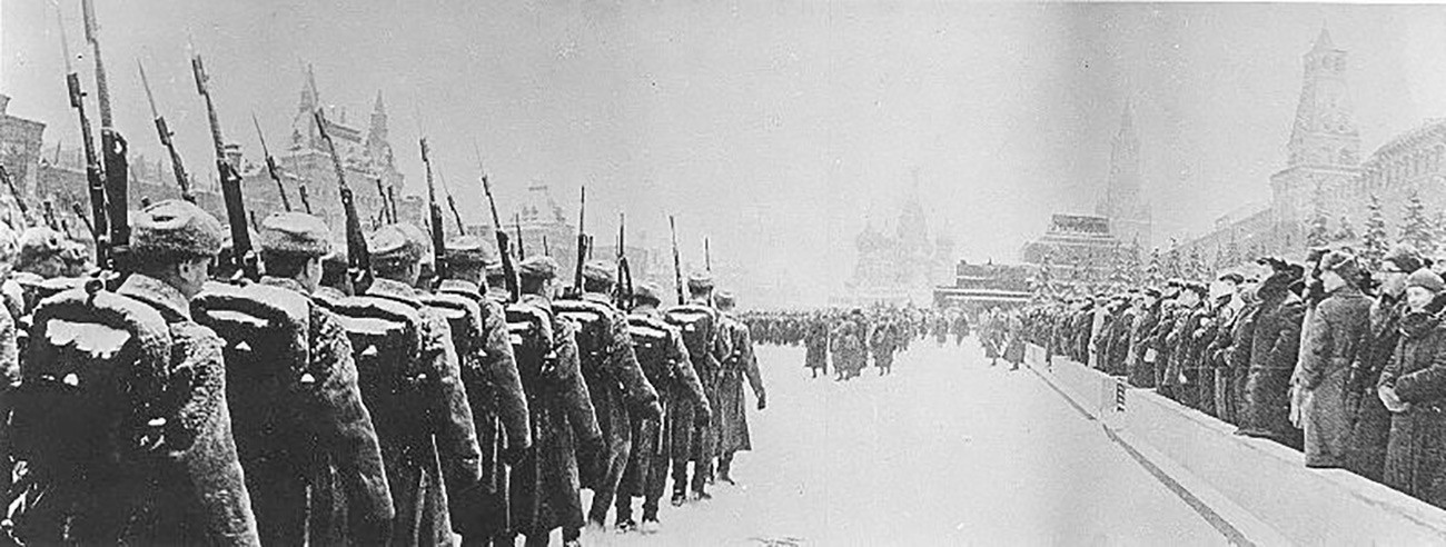 S parade na fronto: Kako so Sovjeti proslavljali oktobrsko revolucijo v ...