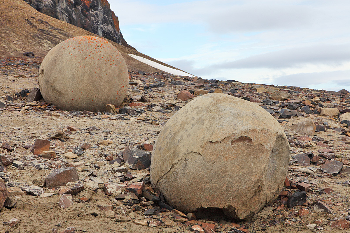 Where on earth did these GIANT spherical stones come from? (PHOTOS ...