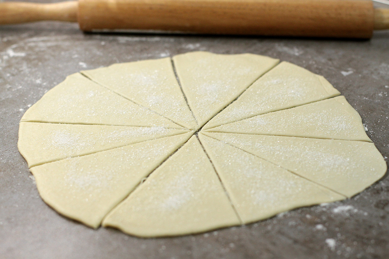 How to bake iconic rogaliki, aka Soviet “croissants” - Russia Beyond