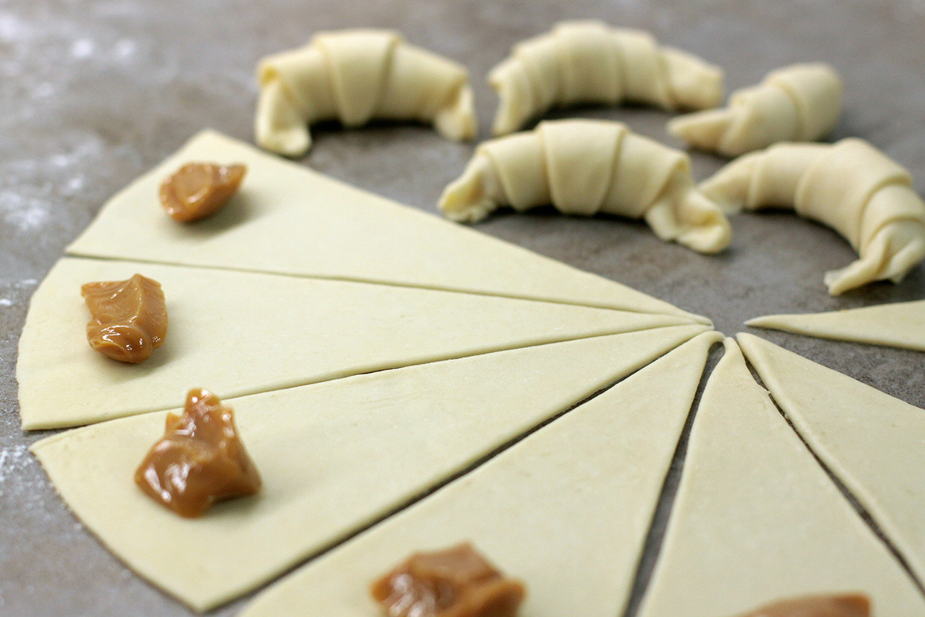 How to bake iconic rogaliki, aka Soviet “croissants” - Russia Beyond