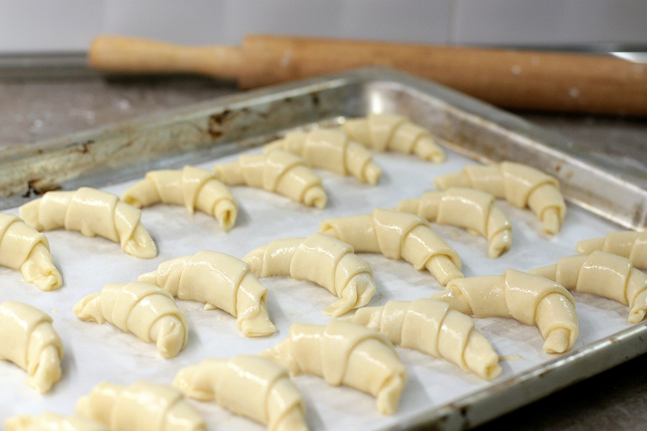 How to bake iconic rogaliki, aka Soviet “croissants” - Russia Beyond