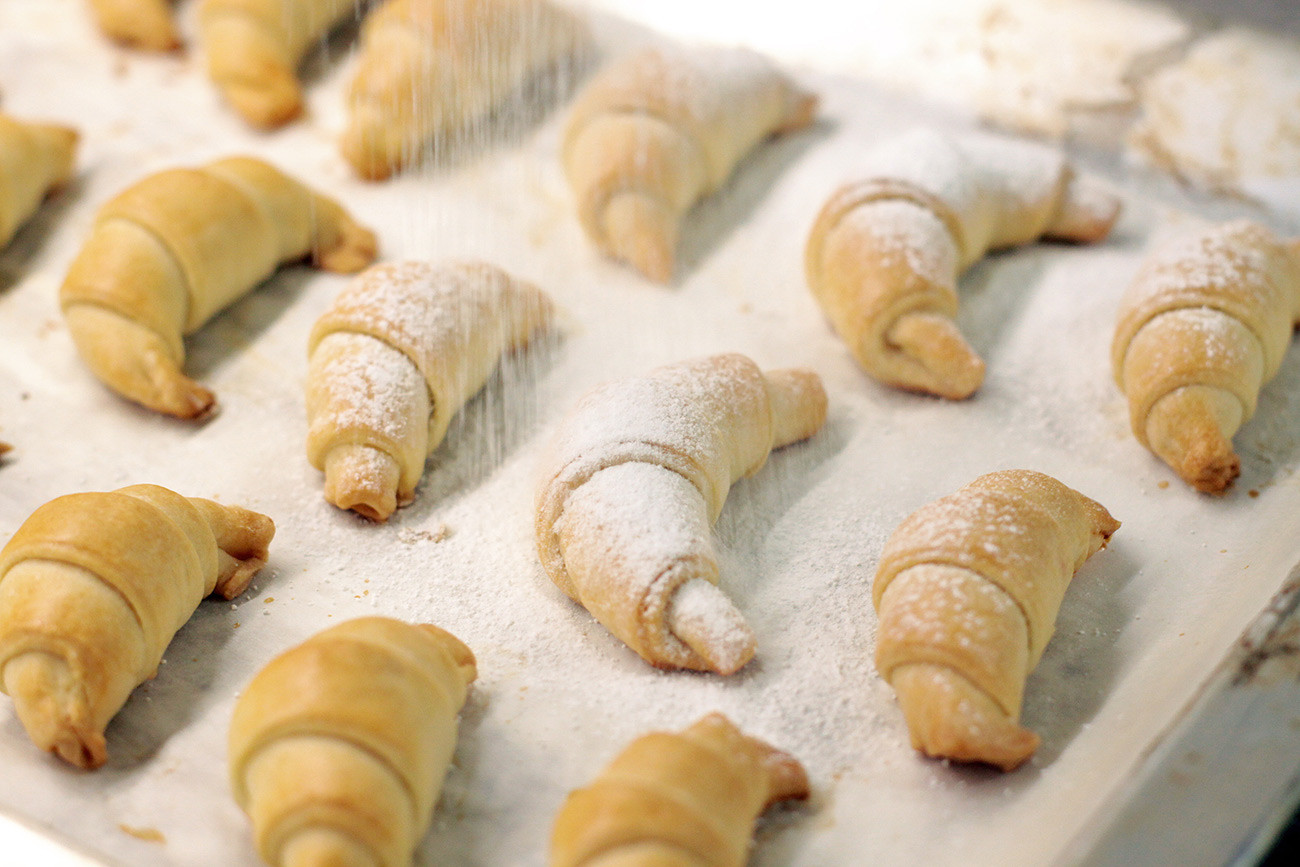 How to bake iconic rogaliki, aka Soviet “croissants” - Russia Beyond