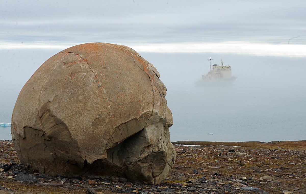 Diese russische Insel ist mit perfekten kugelförmigen Steinen bedeckt ...