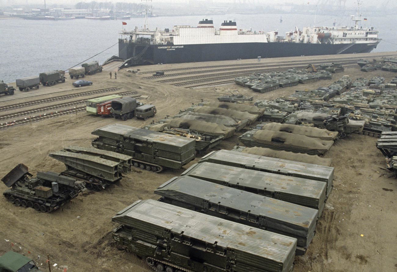 How the USSR pulled its troops from Eastern Europe - Russia Beyond