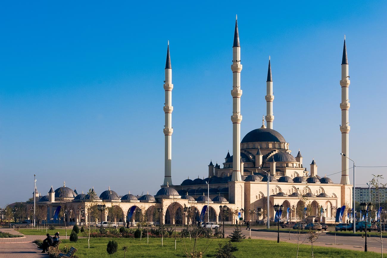 7 facts about the “Heart of Chechnya” – the main mosque in the Russian ...