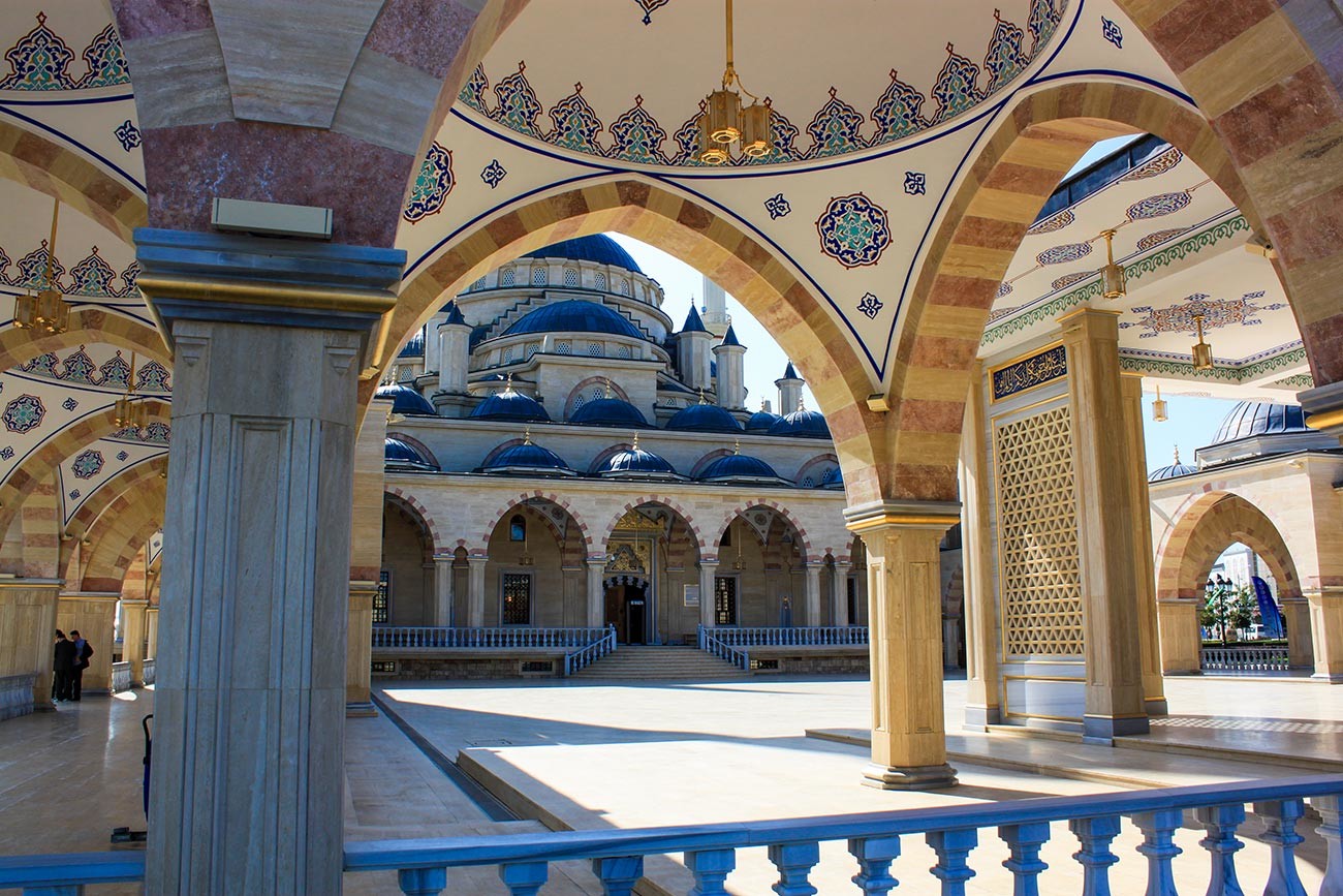 7 facts about the “Heart of Chechnya” – the main mosque in the Russian ...