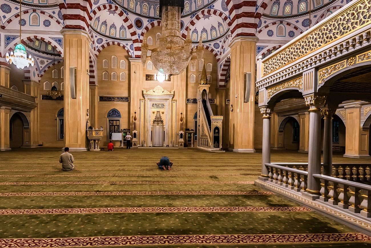 7 facts about the “Heart of Chechnya” – the main mosque in the Russian ...