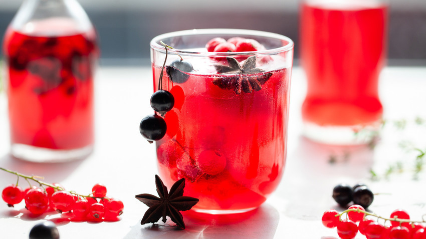 Brezalkoholna pijača po rusko: naravno gaziran ribezov kvas (RECEPT ...