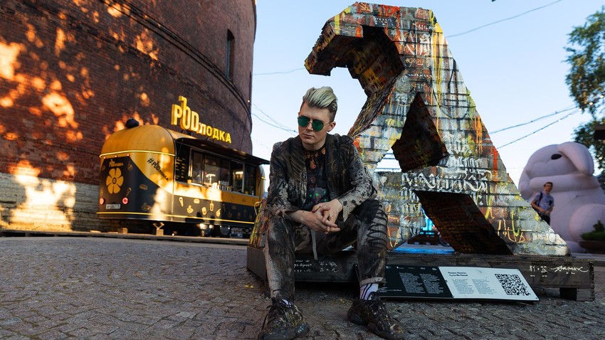 Giant Russian letters capture St. Petersburg’s streets (PHOTOS ...