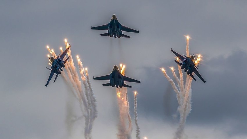 Seru, Puluhan Pilot Militer Demonstrasikan Pertempuran Udara (VIDEO ...