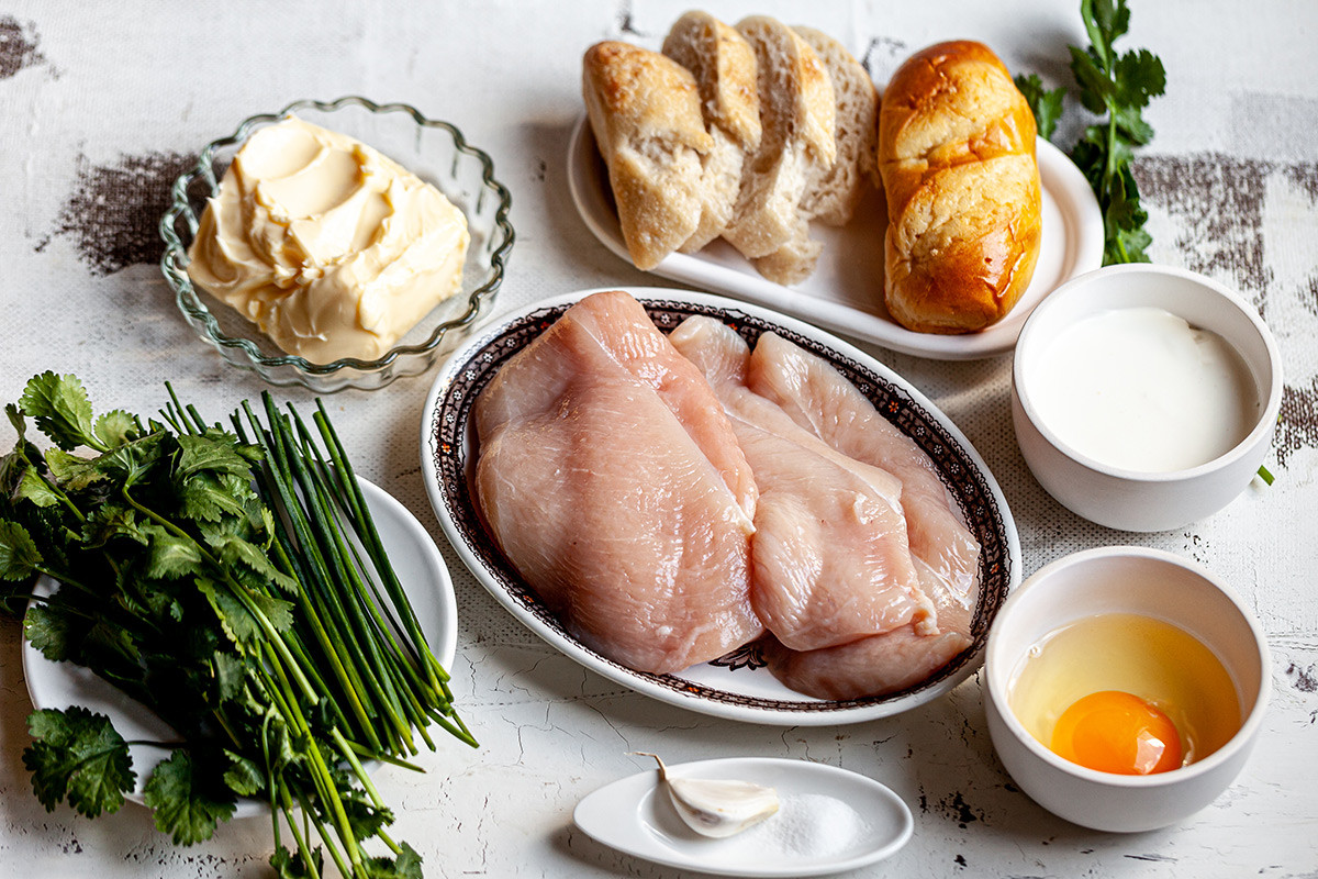 Pollo a la Kiev, un plato soviético de pechuga rellena (receta ...