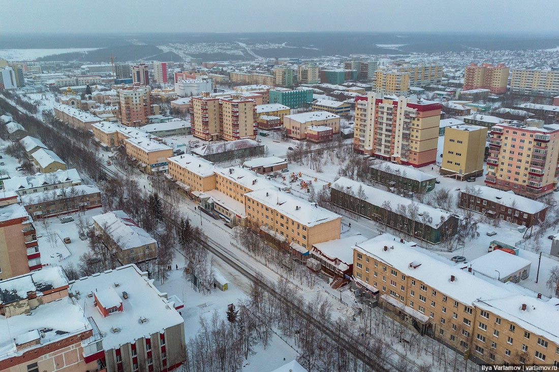 Como uma cidade vive à beira de um enorme buraco (FOTOS) - Russia Beyond BR