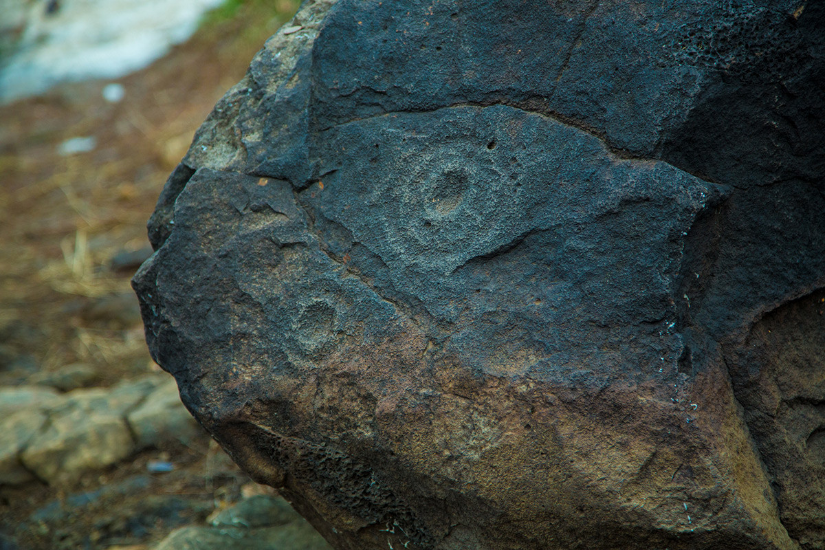 These Russian stone carvings date back to 12,000 BC. WHAT??! - Russia ...