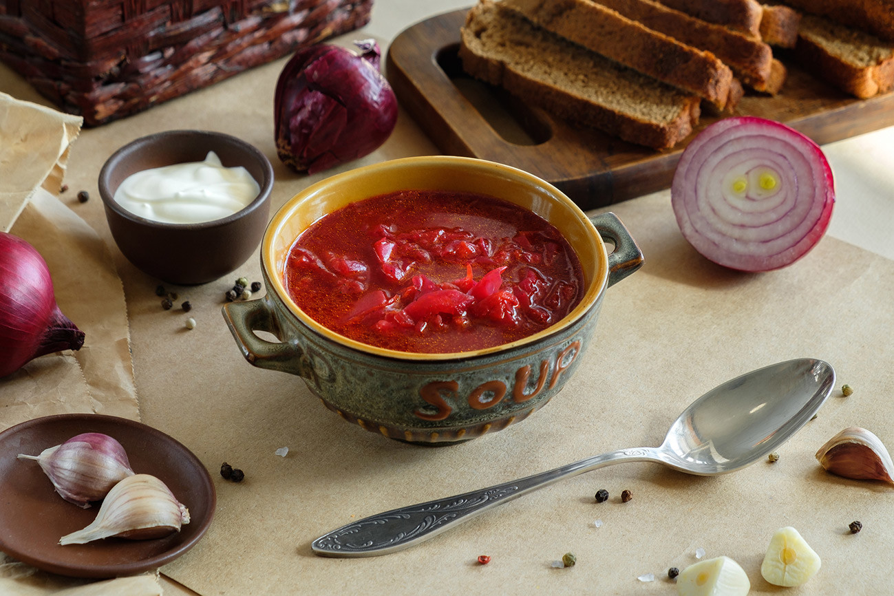 Mille nuances de rouge: en quoi le bortsch russe diffère-t-il de l ...