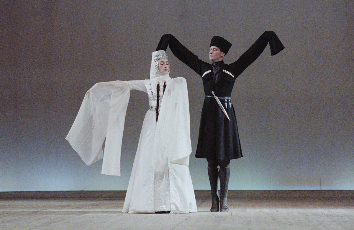 Como eram as vestimentas tradicionais dos povos da URSS? - Russia Beyond BR