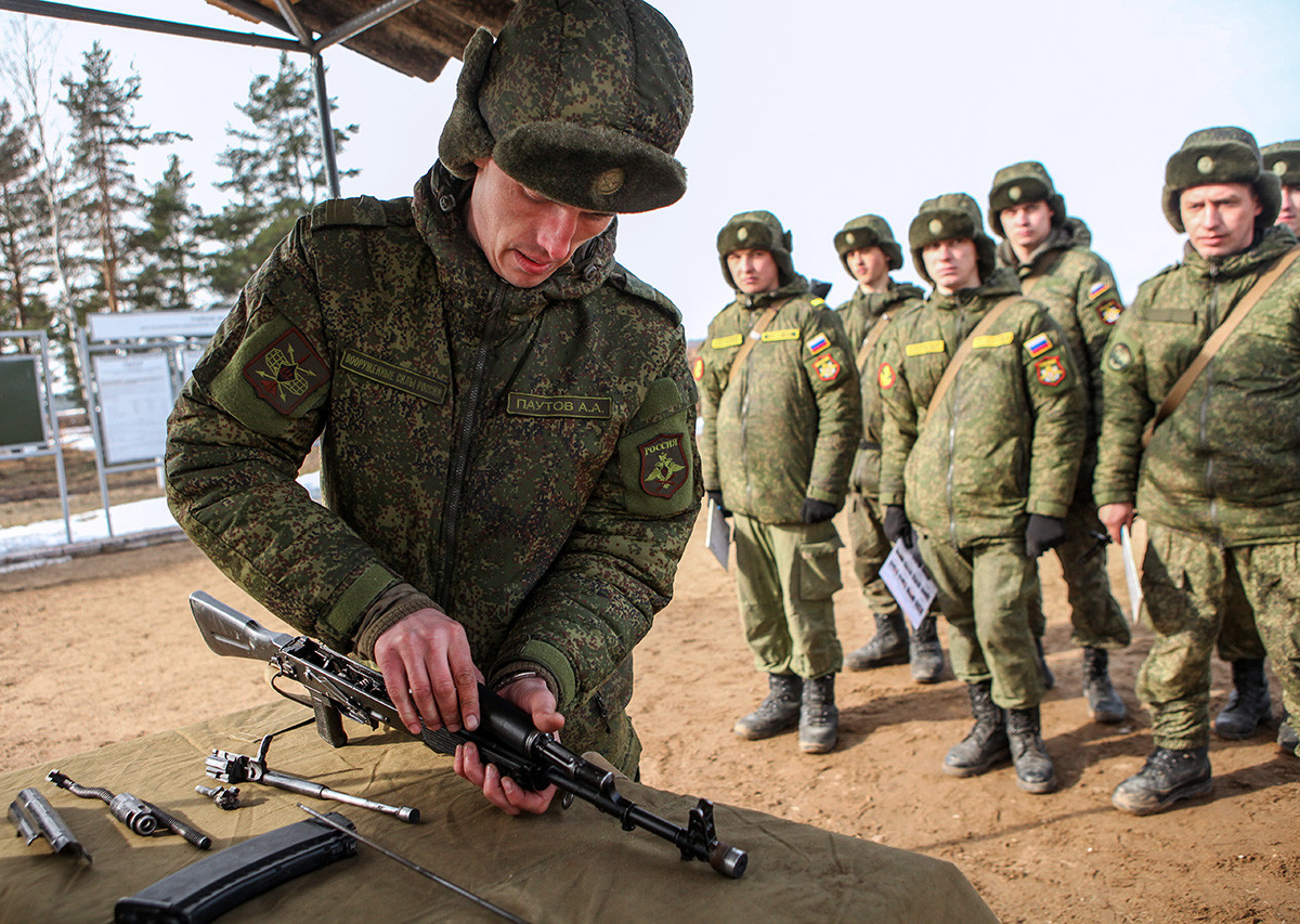 Mengapa Rusia Masih Mempertahankan Wajib Militer? - Russia Beyond