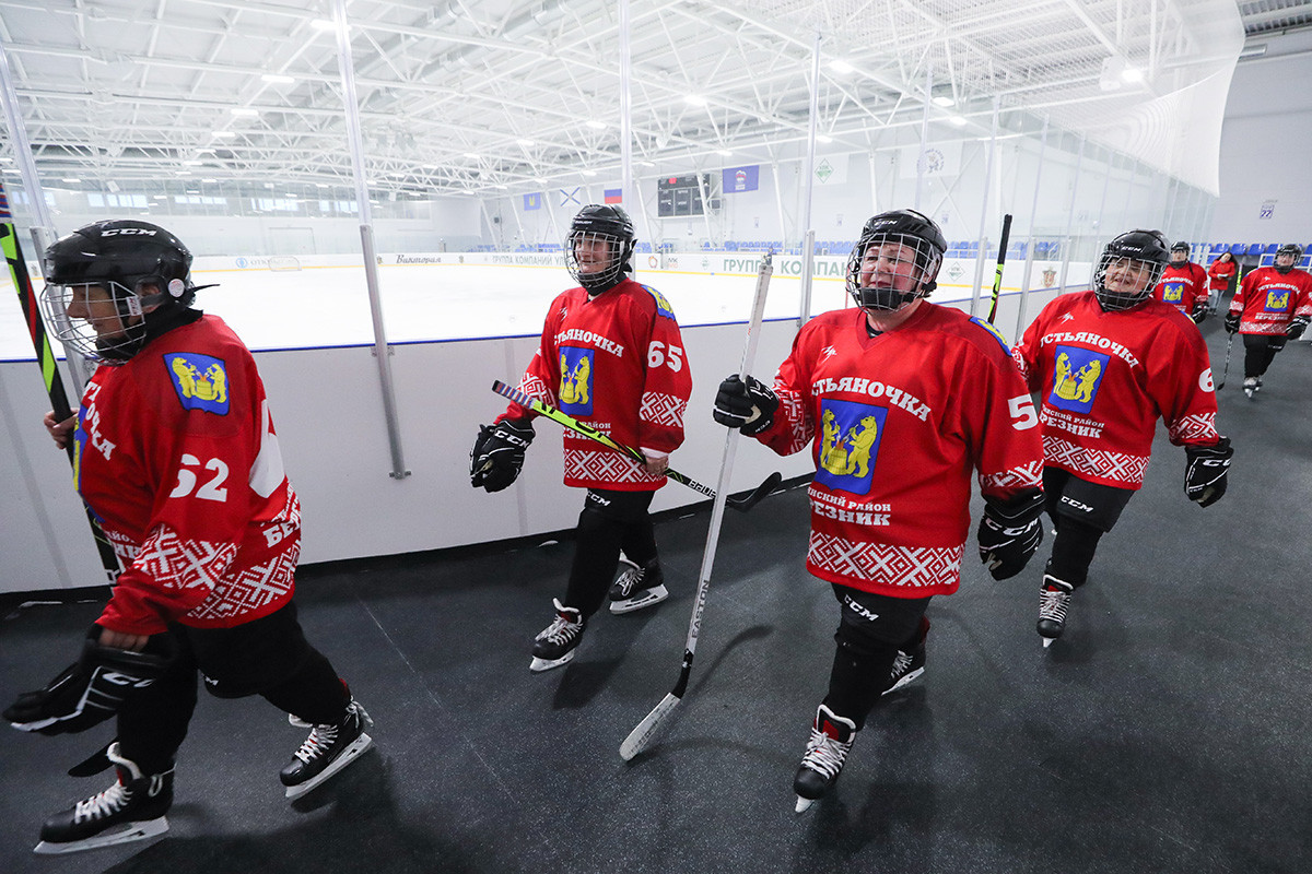 Meet the Russian babushkas playing ice hockey (PHOTOS + VIDEOS ...