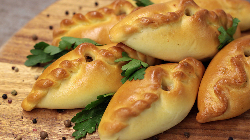 Fish rasstegai: Essential appetizer pies on a Russian table (RECIPE ...