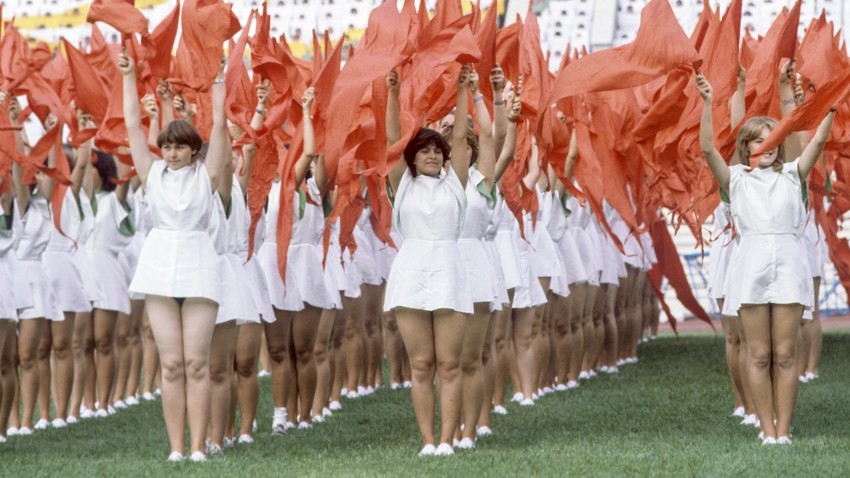 Why did Soviet people join ‘Komsomol’, the USSR youth organization ...