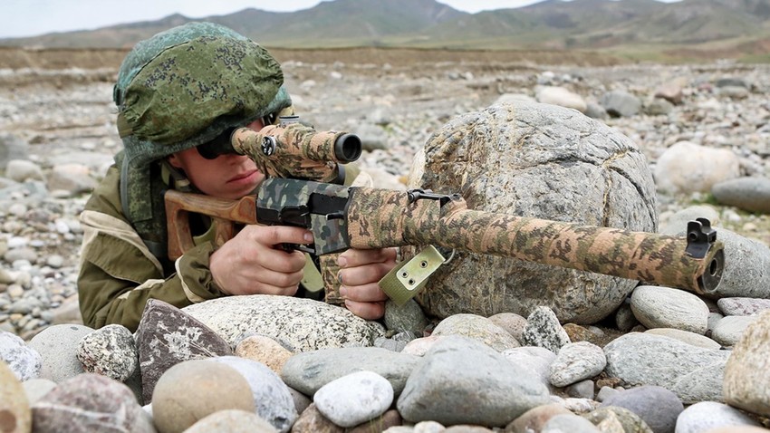 Mengenal Lebih Dekat Senapan Serbu dan Runduk ‘Senyap’ Pertama Rusia ...