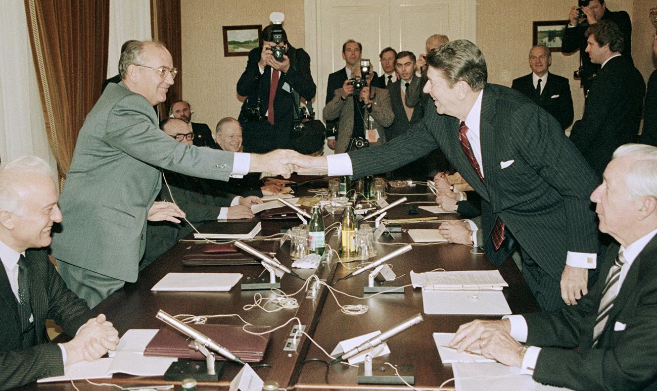 How Reagan and Gorbachev met to prevent WWIII (PHOTOS) - Russia Beyond