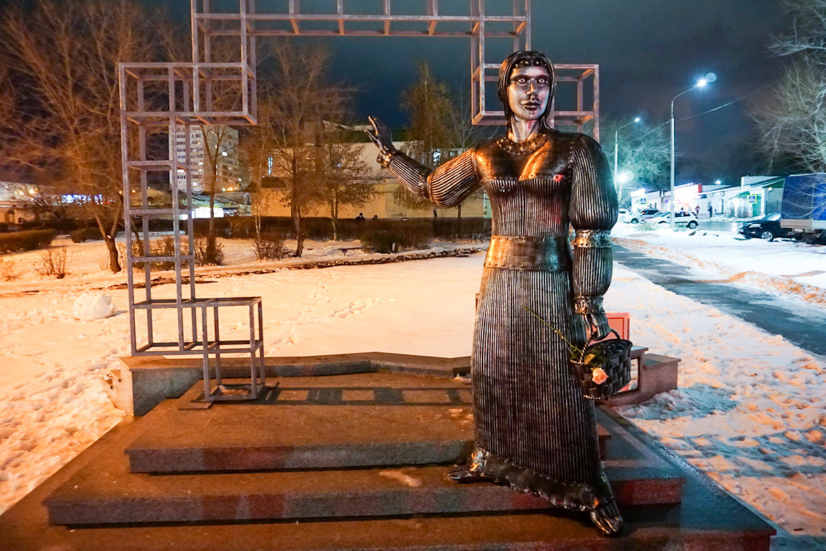 Meet the SCARY statue of the Russian fairy tale character, Alyonka ...