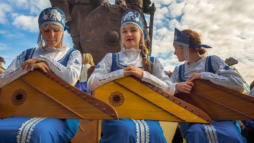 Les gousli, l'instrument de musique le plus ancien de Russie - Russia ...