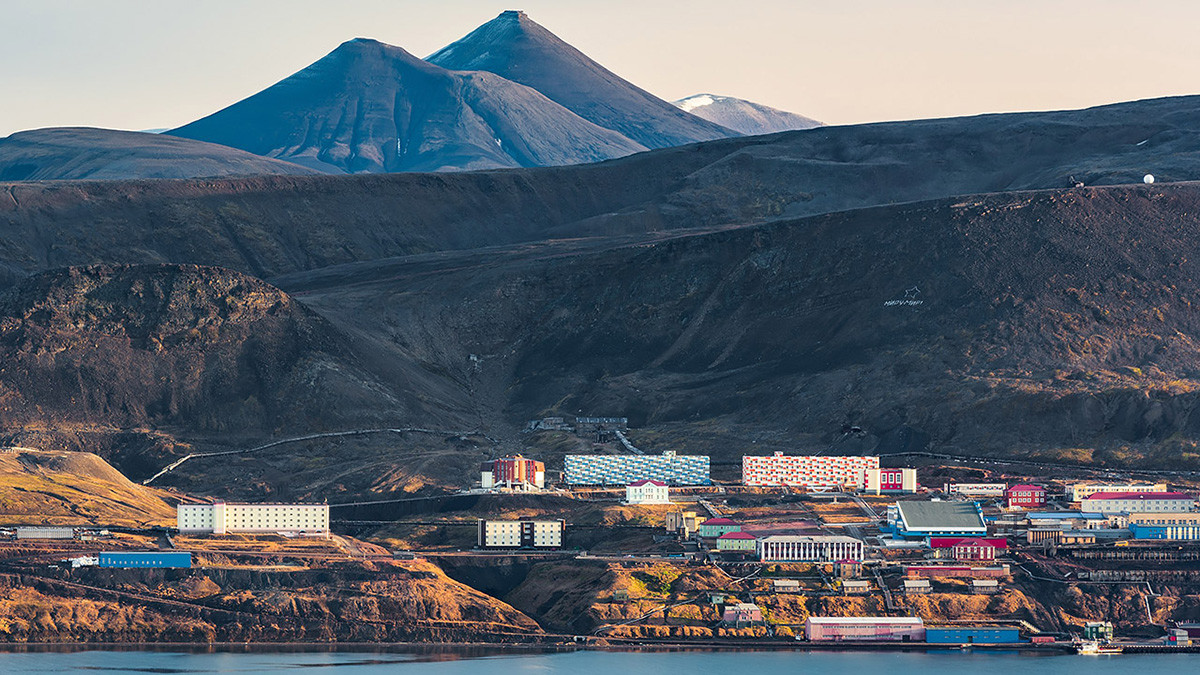 Arctic life in the Russian towns of Barentsburg and Pyramiden (PHOTOS ...