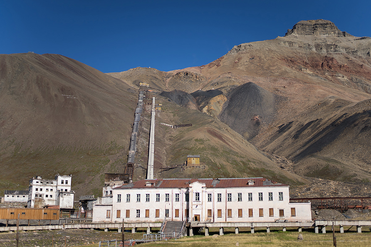 Arctic life in the Russian towns of Barentsburg and Pyramiden (PHOTOS ...