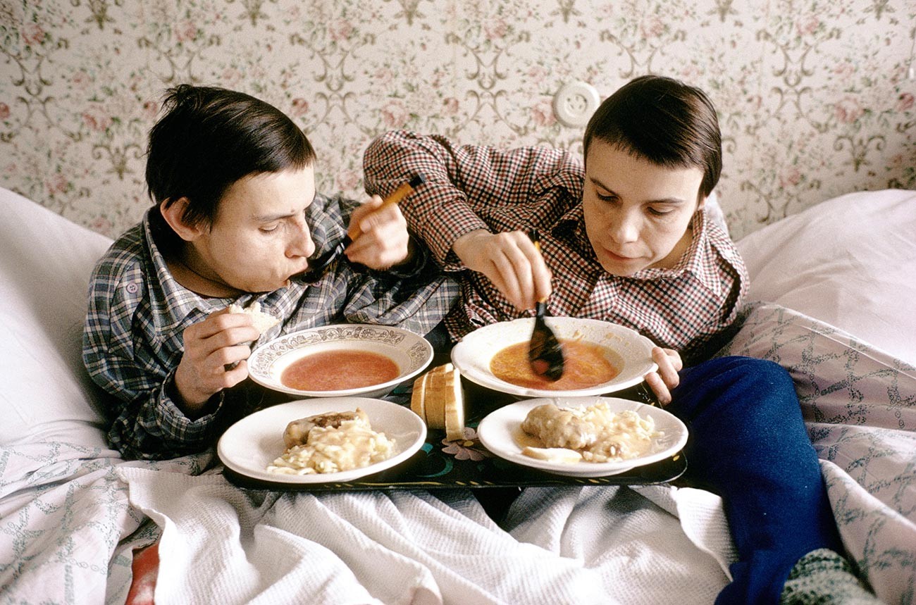 The fate of the USSR's most famous Siamese twins - Russia Beyond