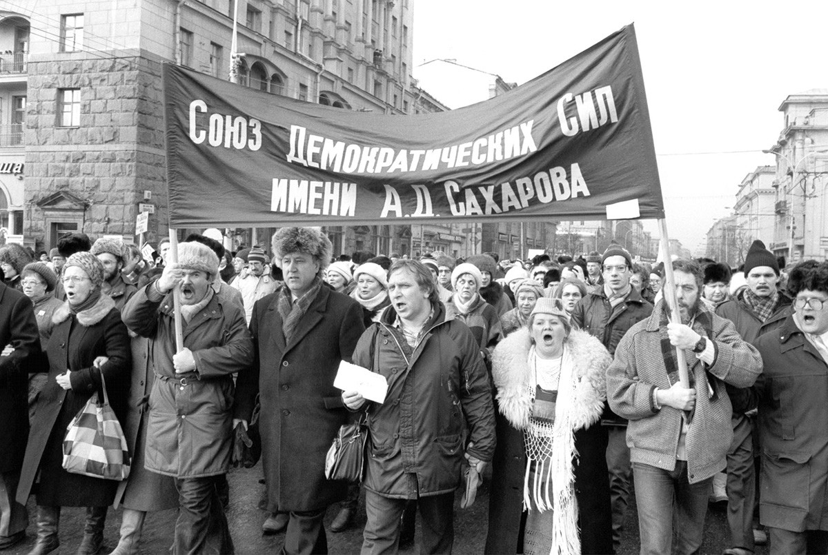 En images: la plus grande manifestation de l’histoire de l’URSS ...