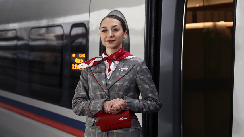 “Professione: provodnitsa”, le foto di 15 ragazze che lavorano sui ...