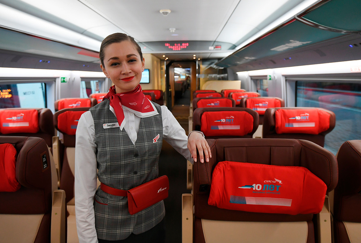 “Professione: provodnitsa”, le foto di 15 ragazze che lavorano sui ...