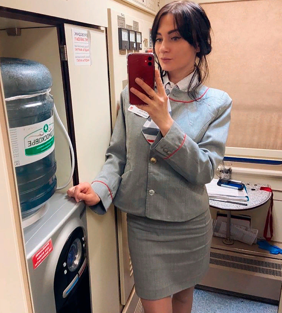 “Professione: provodnitsa”, le foto di 15 ragazze che lavorano sui ...