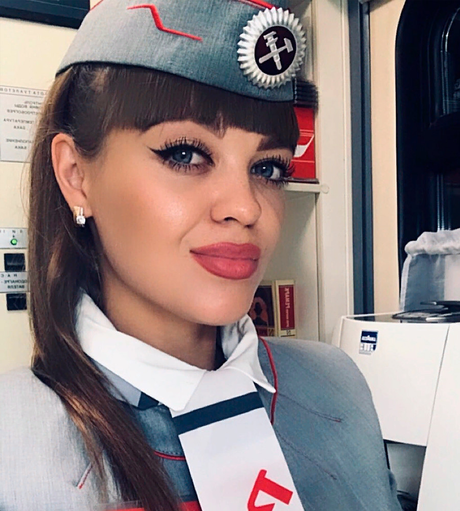 “Professione: provodnitsa”, le foto di 15 ragazze che lavorano sui ...