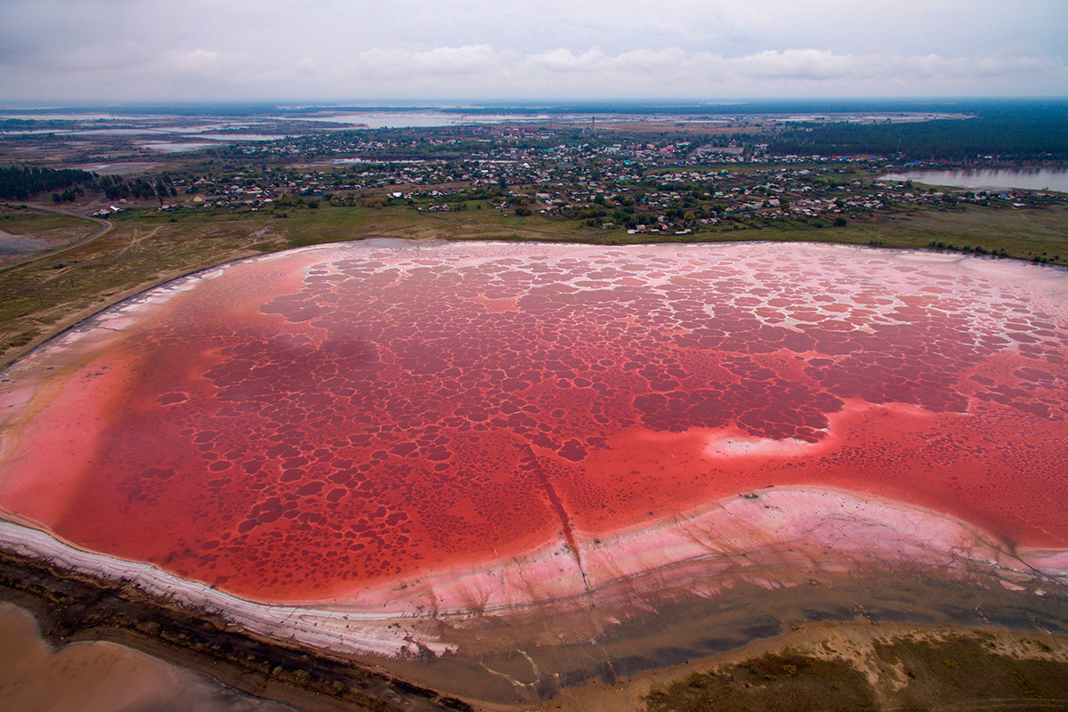 The multicolored Russian lakes look like they were made by anonymous ...