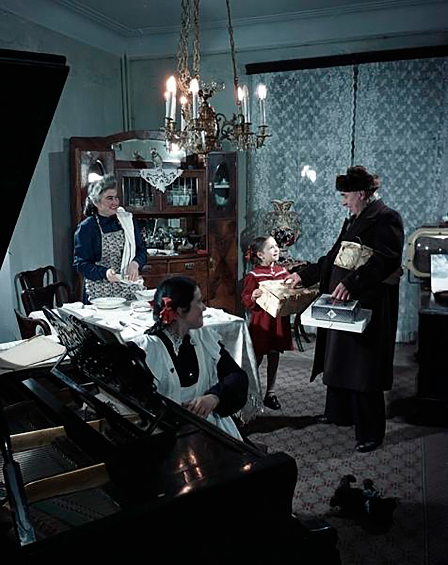 20 Soviet 'happy family' propaganda PHOTOS - Russia Beyond