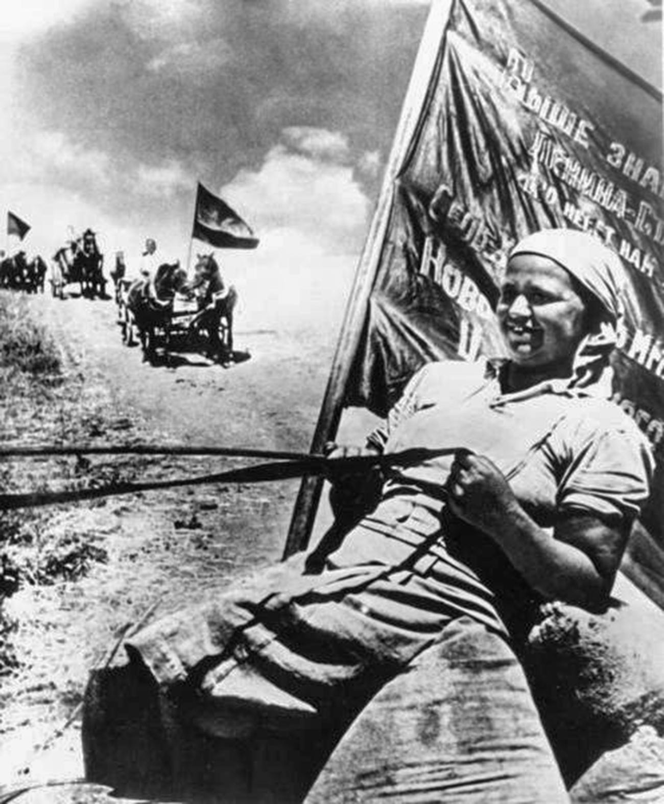 Early years of Soviet collective farms in state-sanctioned PHOTOS ...