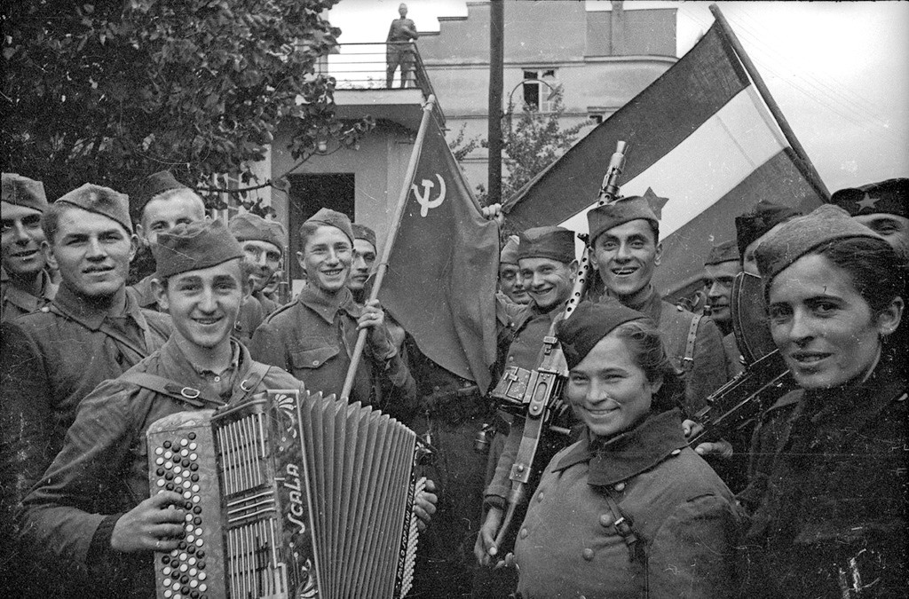 Liberated Europe through the eyes of Soviet photographers - Russia Beyond